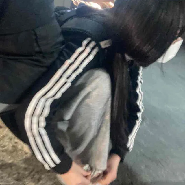 아디다스 여성 3S 에센셜 삼선 플리스 기모 후드 집업 GQ8900 - 에이블리 스토어