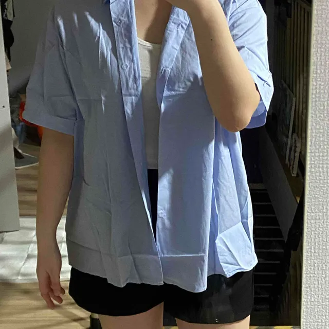 [1+1 할인] 우론 오버핏 코튼 반팔 셔츠 (4color) [셔츠반팔/오피스룩/피크닉/휴가/블루/레인부츠코디] - 에이블리 스토어