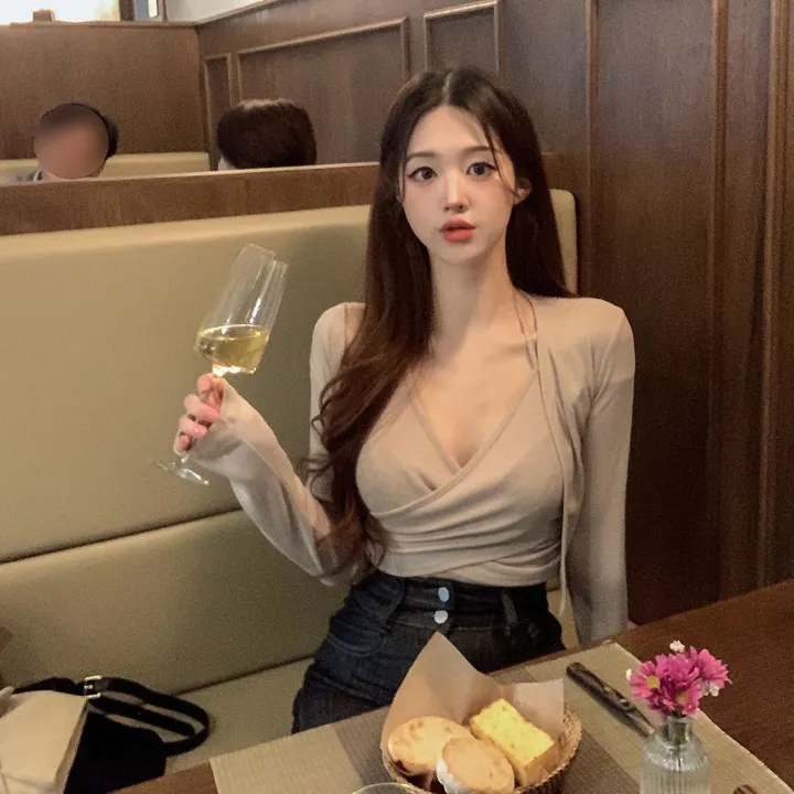 [여리섹시 set웨어] 시선강탈!! 찰랑찰랑 텐셀 기본 크롭 오픈 볼레로 가디건 + 홀터넥 사선 랩 셔링 크롭 나시 이너 슬리브리스 나시가디건 세트 4col - 에이블리 스토어