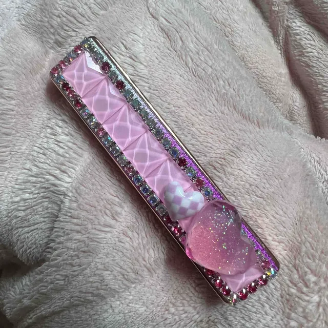 에이블리최초 Y2K 하트 충전식 USB 전기라이터 LED 라이터 흡연자선물 속눈썹고데기 - 에이블리 스토어