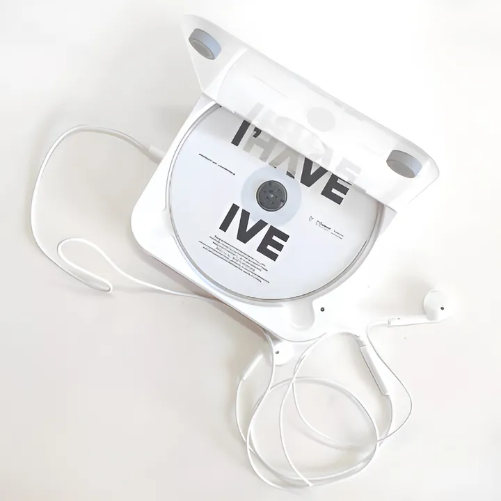 [해외] 레트로 휴대용 CD 플레이어 블루투스 가능 MP3 스피커 USB Y2K 분위기 감성 - 에이블리 스토어