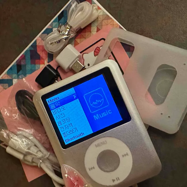 [해외] (128기가 풀세트) 아이팟 감성 Y2K MP3 플레이어 MP4 블루투스 스피커 128GB - 에이블리 스토어