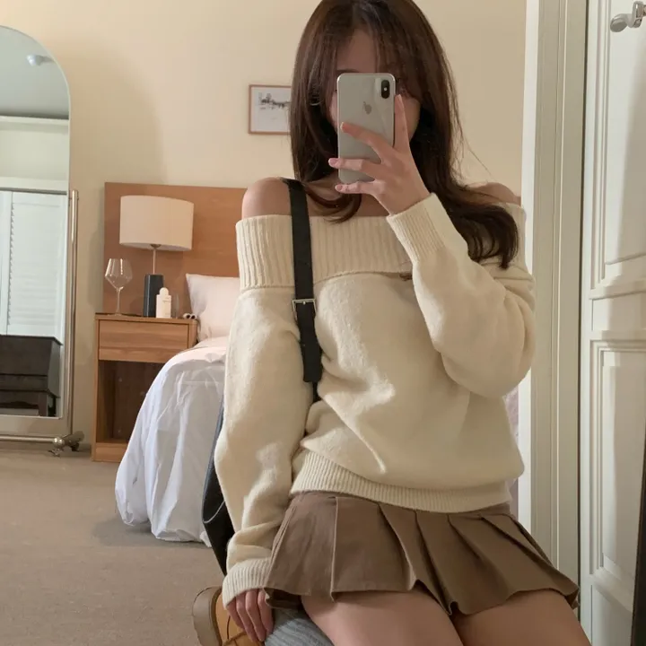 오브더로지 [문의폭주/여리핏] 로메인 오프숄더 니트 폭닥핏 연말룩 (4col) - 에이블리 스토어