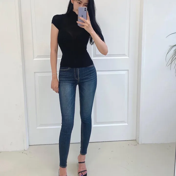 사계절 텐션 폴라 반팔티 기본티 이너T (4color) 쫀쫀 섹시 글램 간절기템 - 에이블리 스토어