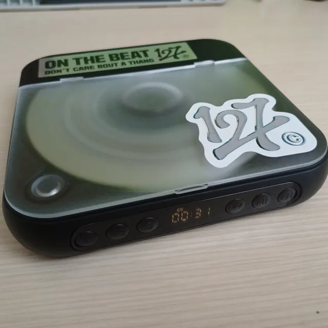 [해외] 레트로 휴대용 CD 플레이어 블루투스 가능 MP3 스피커 USB Y2K 분위기 감성 - 에이블리 스토어